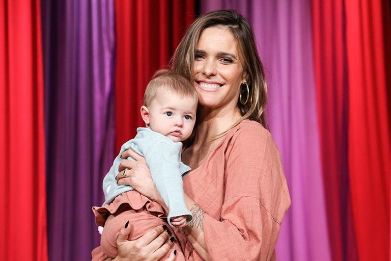 Fernanda Lima faz primeira aparição pública com a filha, Maria Manoela
