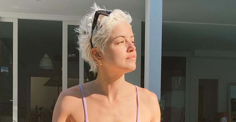 De biquíni, Agatha Moreira surge magérrima em novas fotos De biquíni, Agatha Moreira surge magérrima em novas fotos
