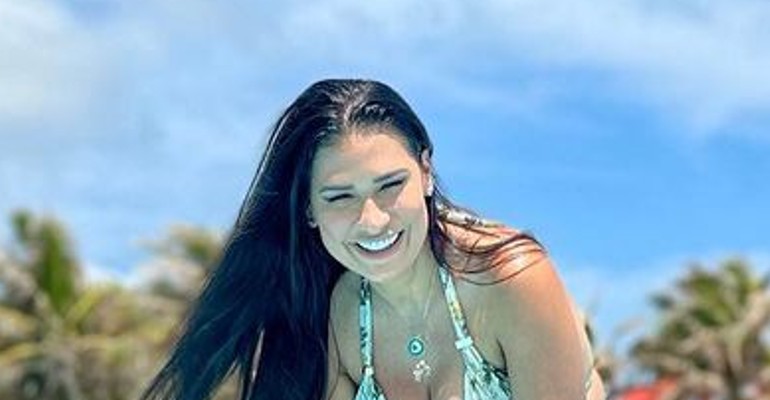 De biquíni, Simone chama atenção ao exibir corpão: 'Ainda mais gata' De biquíni, Simone chama atenção ao exibir corpão: 'Ainda mais gata'