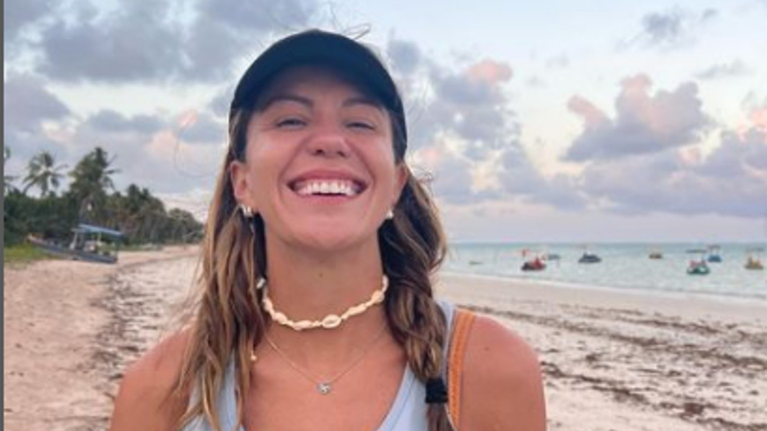 Bárbara Coelho curte dia ensolarado em praia do Rio de Janeiro e exibe ...