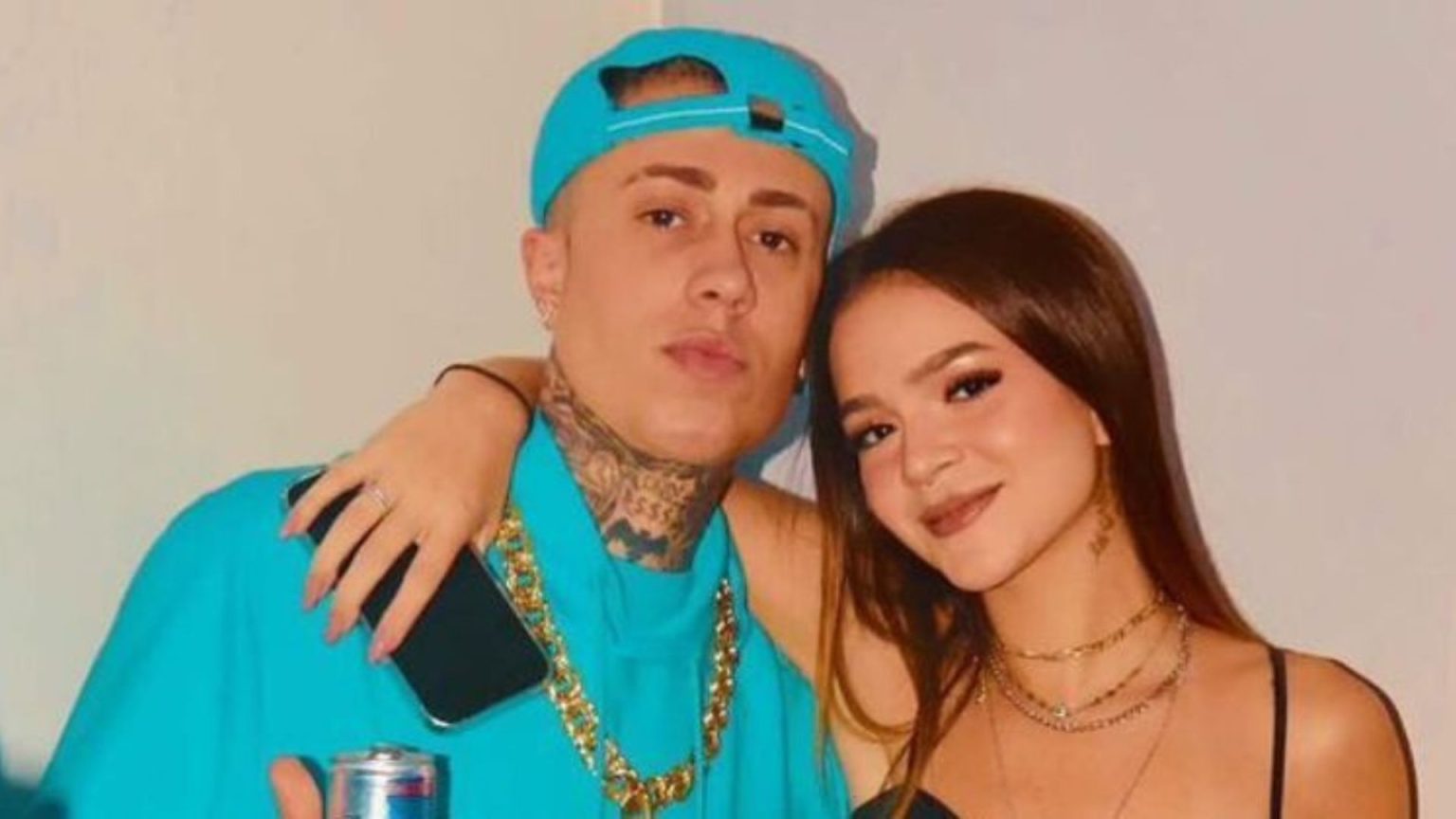MC Daniel se declara a Mel Maia com foto no telão da Times Square