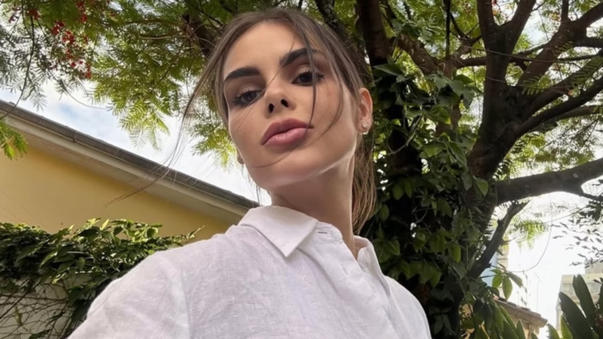 Amanda Kimberlly se pronuncia após suposto romance com jogador vir à tona