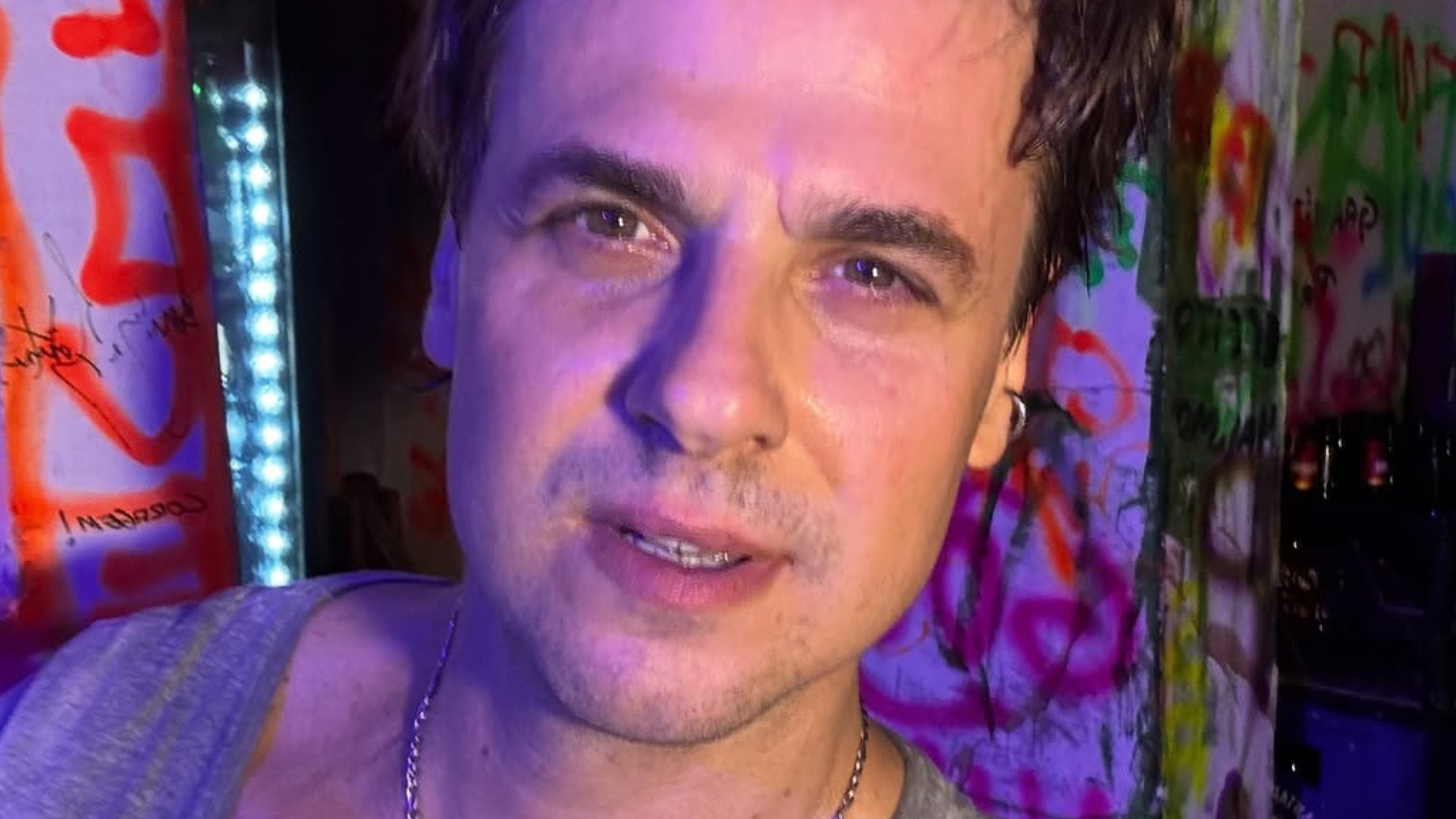 Ex-galã da Globo desabafa após abrir bar: 'Ganho mais dinheiro na rua'
