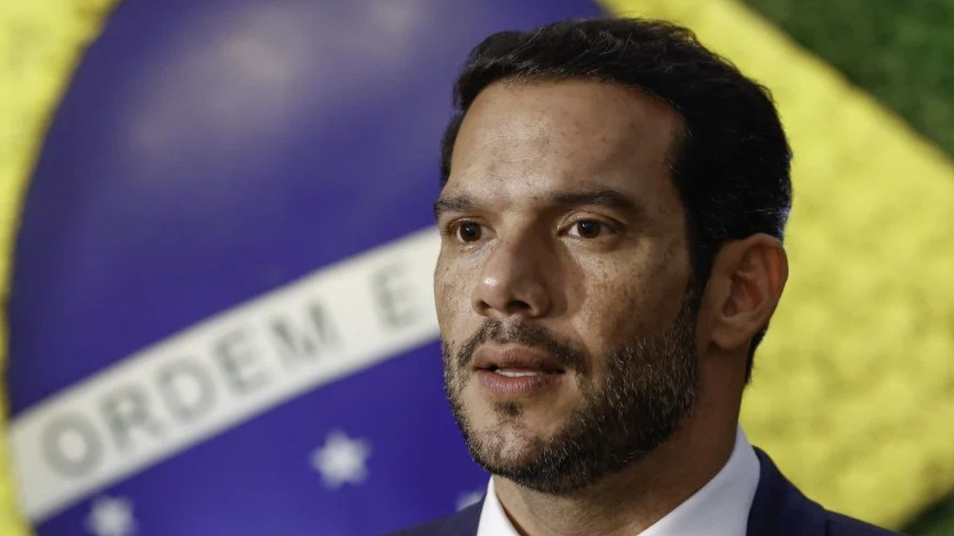 Casado, presidente da CBF teria bancado amante em viagem; diz Leo Dias